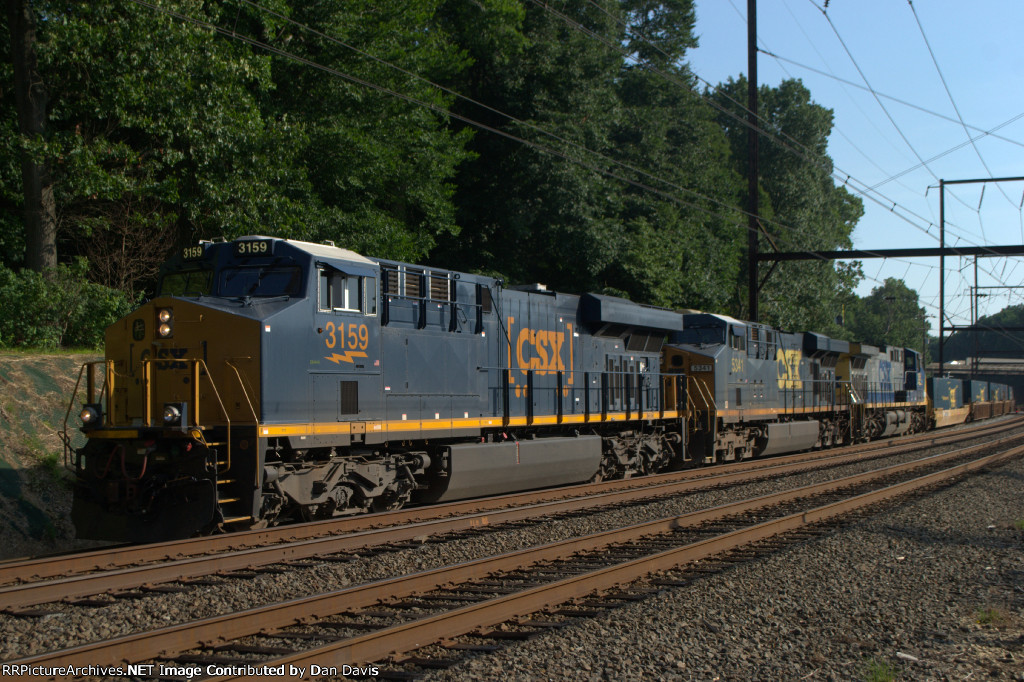 CSX ES44AH 3159 leads Q034-07